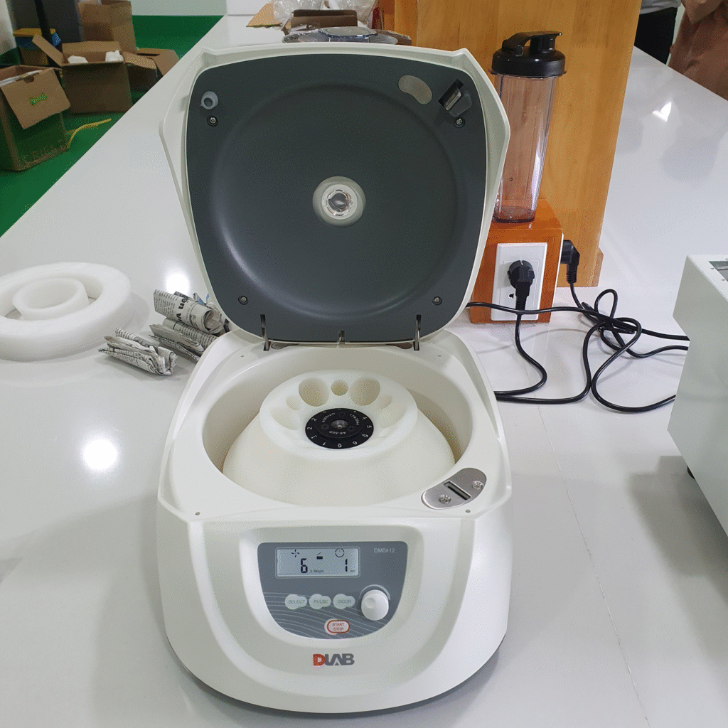 Máy ly tâm 6 ống 50ml, 4500 vòng/phút Model: DM0412 - Thanh Thúc Group